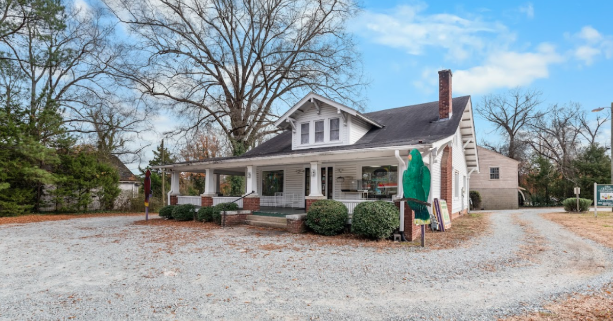 Office/Retail Building For Lease | 3039 University Dr, Durham, NC…